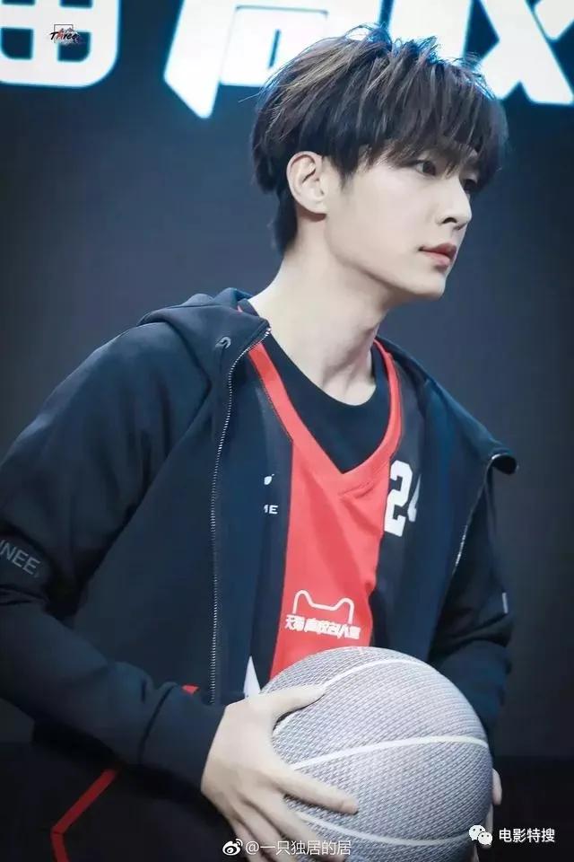 A close photo of Yan Yalun and his friend Fan Chengcheng, can you tell ...