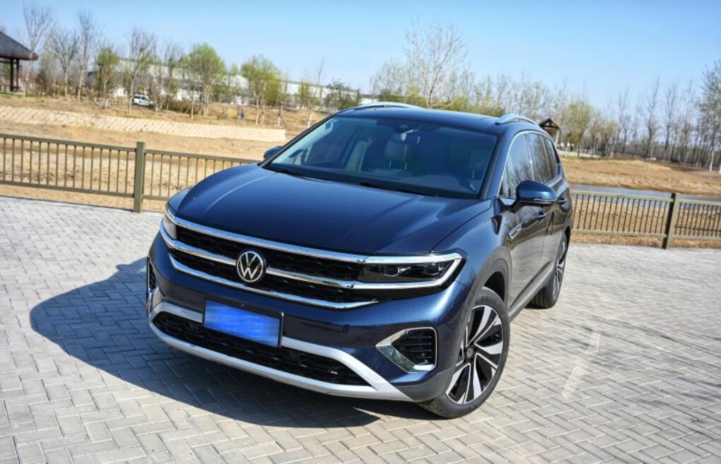 Flagship class rivaling luxury models - iMedia