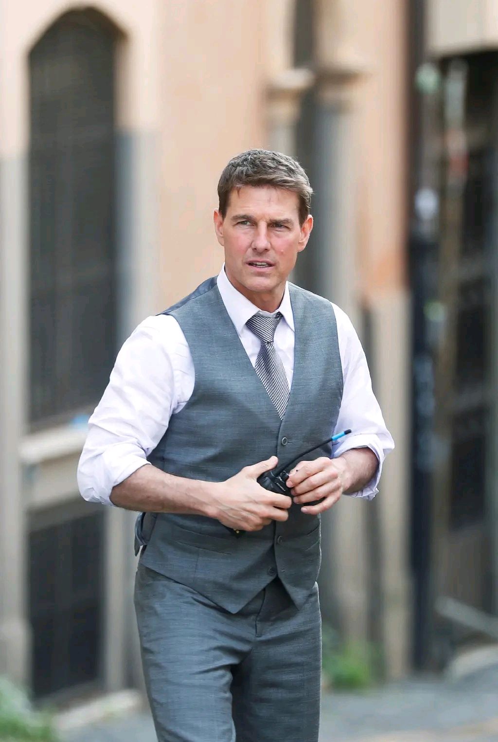 60-year-old Tom Cruise is here to kill again!High-altitude jumping, 360 ...