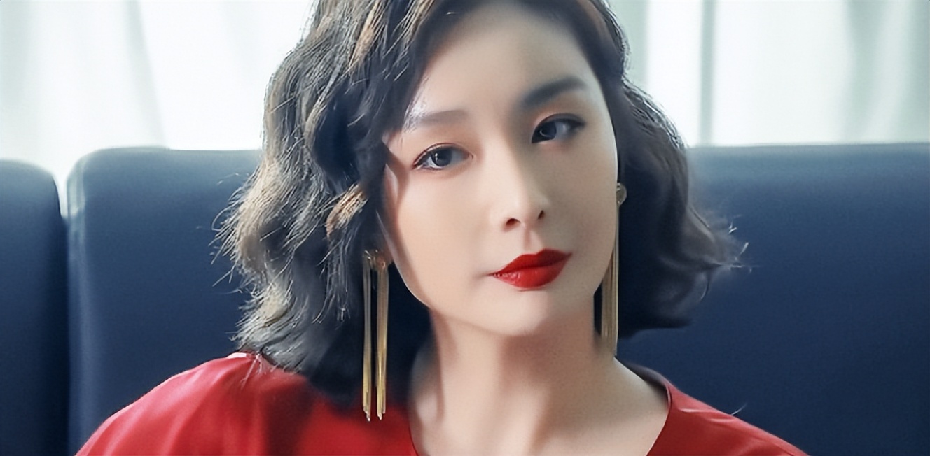 Xu Dongdong's breasts, Gao Ye's lips, and Yan Ni's legs, these three actresses have their own ...