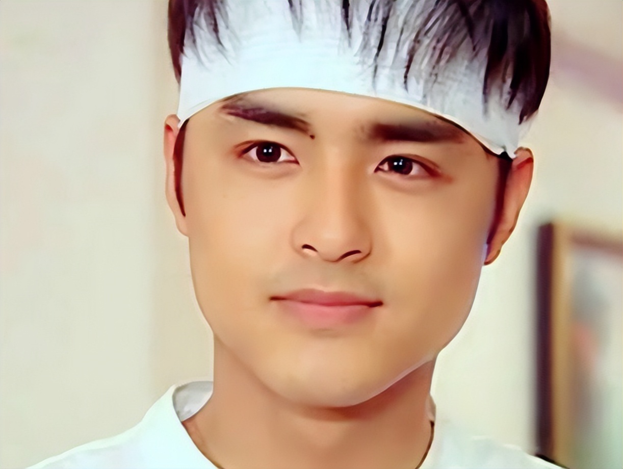 The new "Shooting the Condor" starts: Ming Dao plays the monk, He Rundong plays the beggar ...