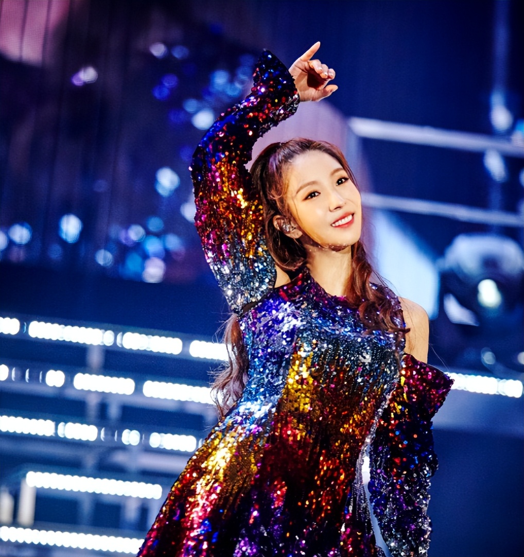 BoA was harassed by a pornographic video during her live broadcast, and ...