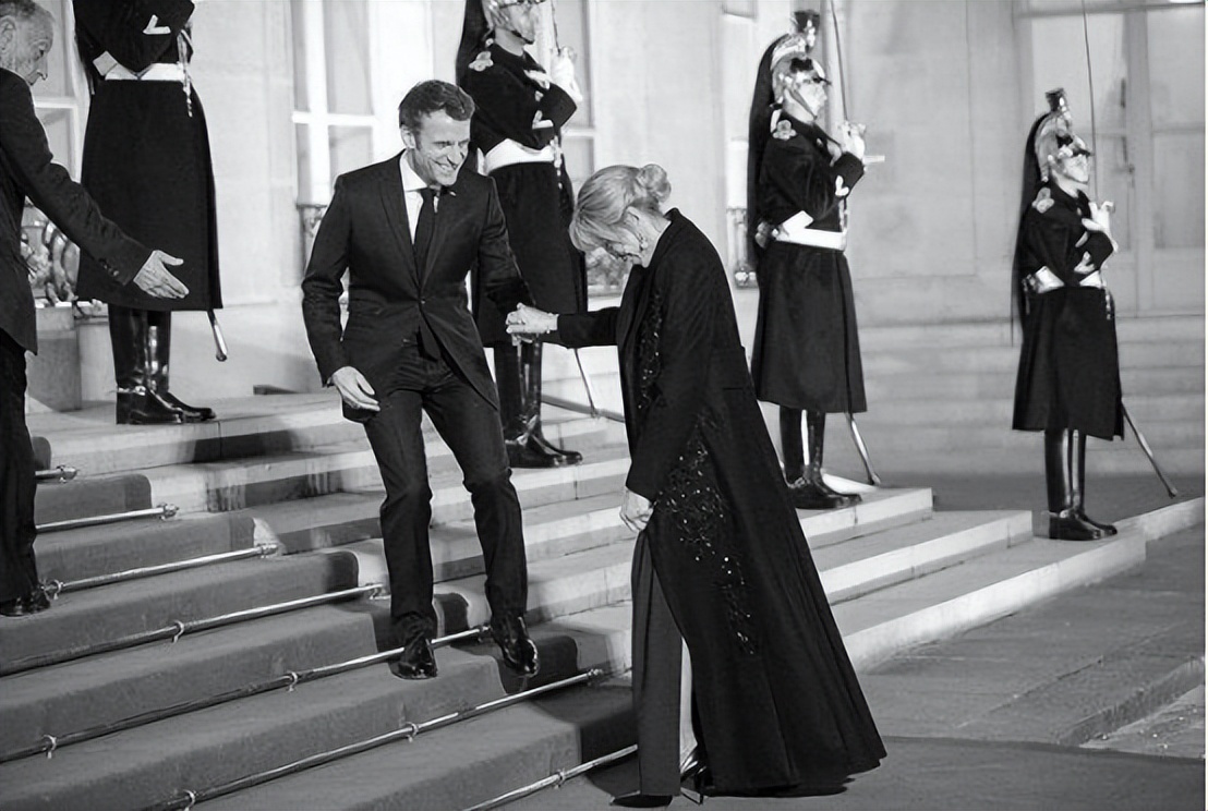 French first lady Brigitte: 54 years old married 30-year-old Macron ...