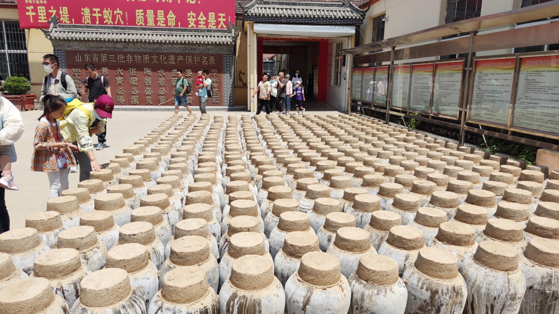 Young reporters walked into the Jimo Miaofu Old Wine Museum: understand ...