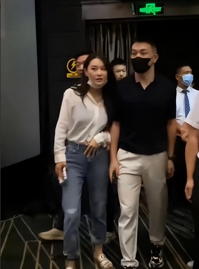 Zhang Xinyu and He Jie are rarely in the same frame! The couple showed ...