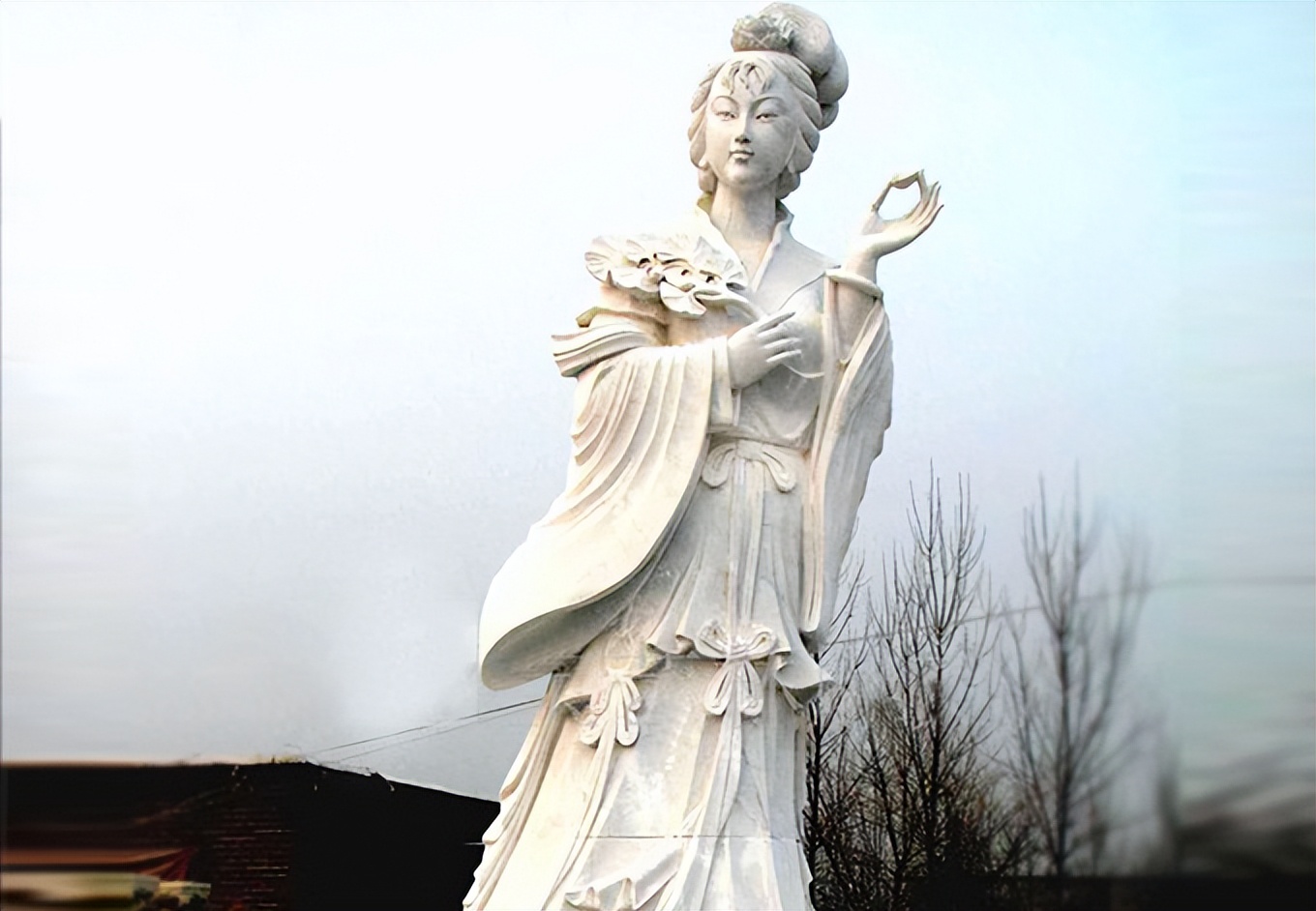 On the seventh day of March, He Xiangu's birthday, as the only woman ...