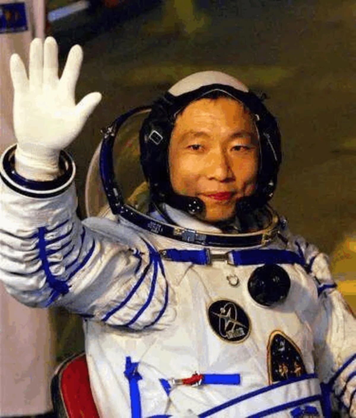 Yang Liwei repeatedly heard "knocking on the door" in space, and the ...