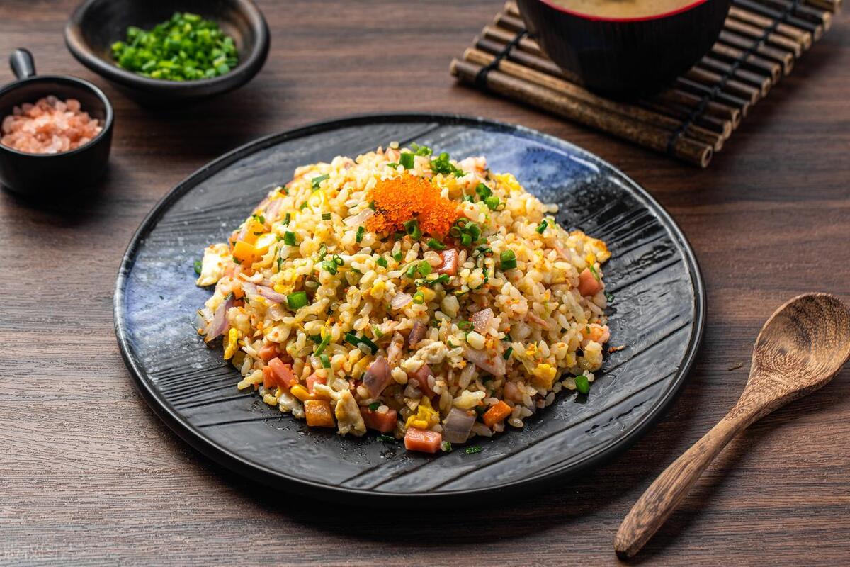 The aroma is tangy, learn to make homemade seafood fried rice, and ...
