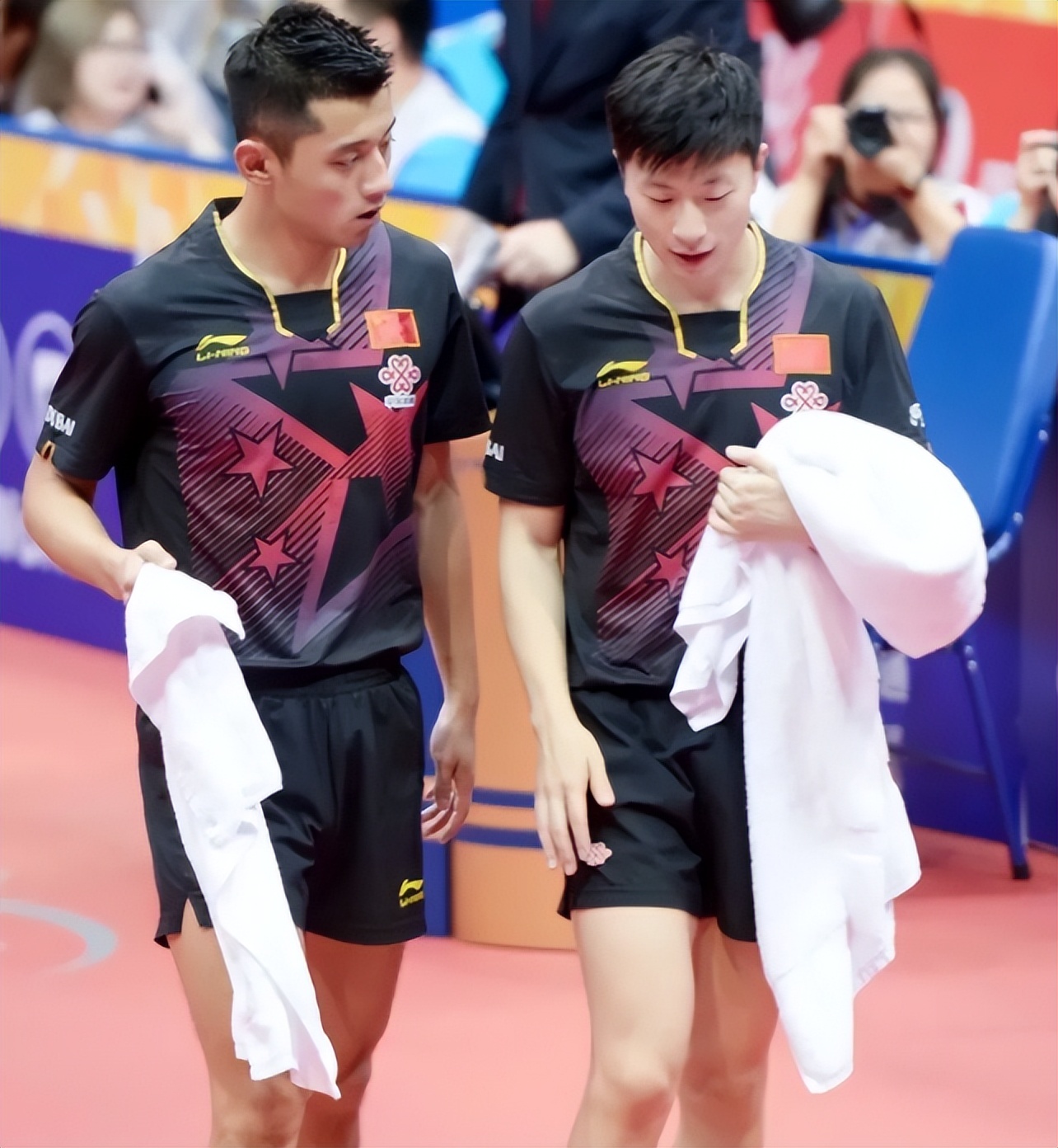 Ma Long VS Zhang Jike, who is more handsome?The group photo of 2 people ...