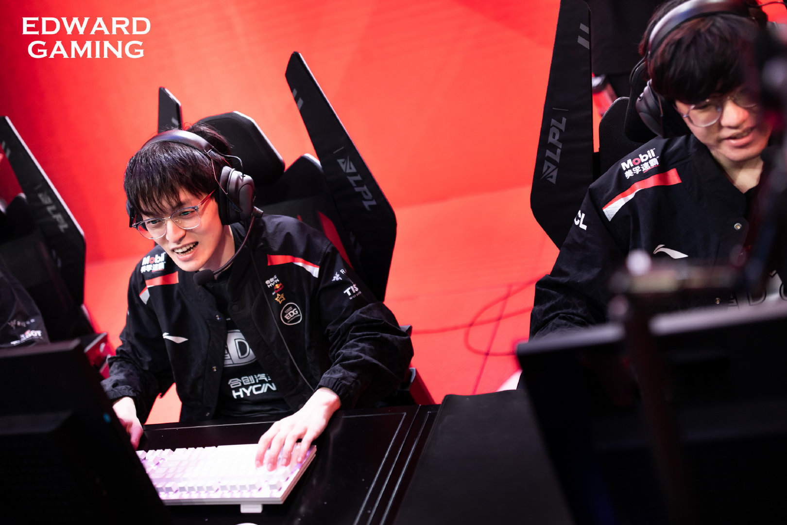 EDG was swept by JDG and suffered a three-game losing streak in the summer split! After Uzi ...