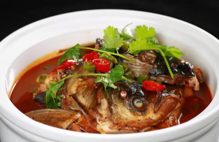 The fish head is so fragrant, it is more delicious than the braised ...