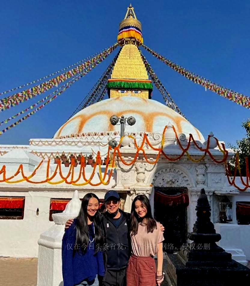 Jet Li and his family were traveling in Nepal. 60-year-old Li Zhi ...