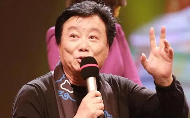 Famous host from Shanghai, Ye Huixian, made an appearance. He was met ...