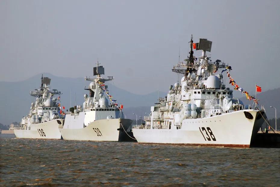 Old man! The modern-class destroyer crossed the Miyako Strait, 8 eagle ...