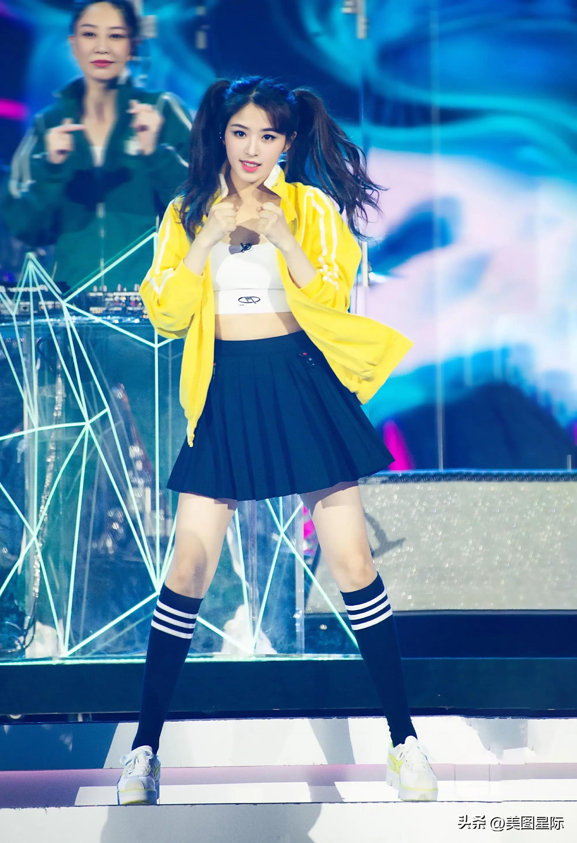 The protagonist of this issue—Zhang Hanyun, the 130th issue of the star ...