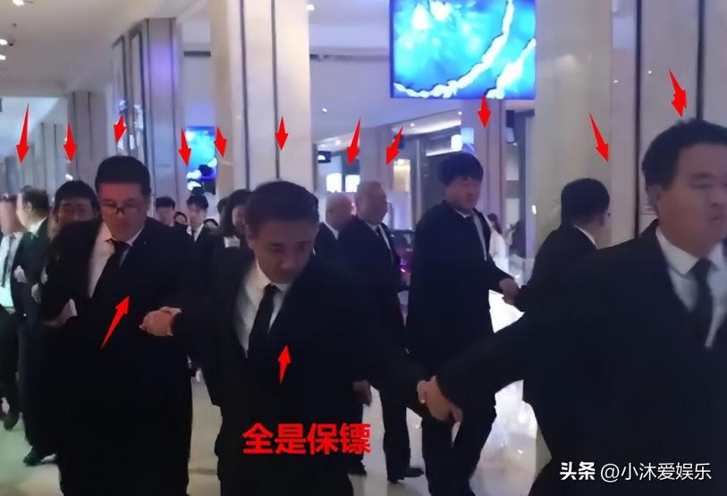 A star who thinks she is very popular, brings a dozen bodyguards to ...