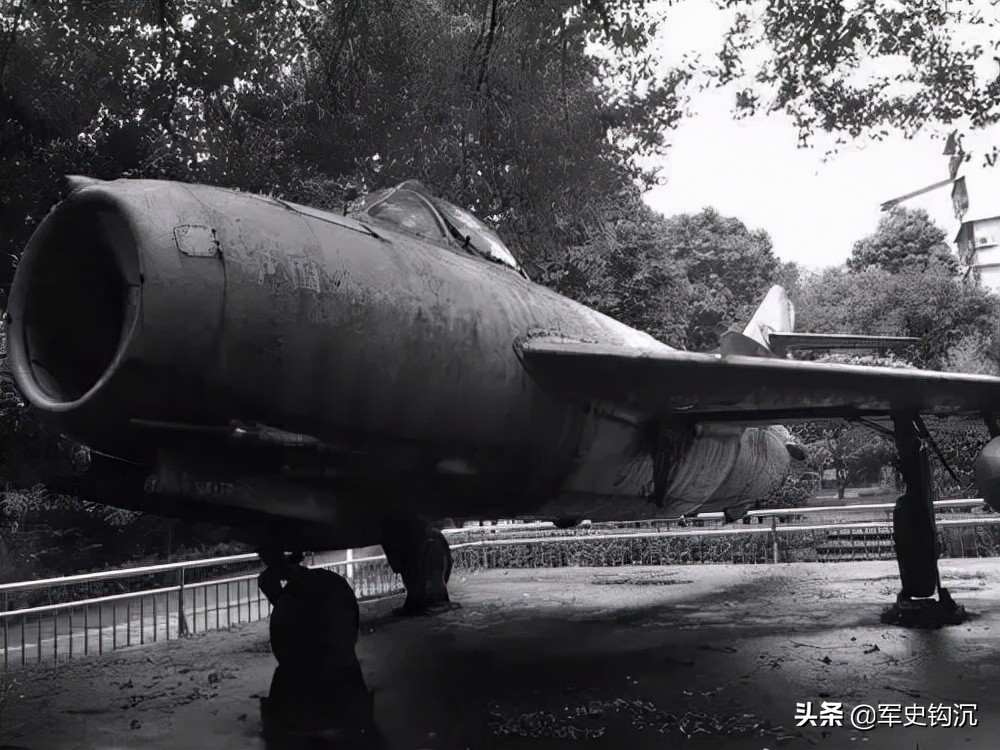 U-2 was born on the rampage, with automatic destruction equipment, and ...