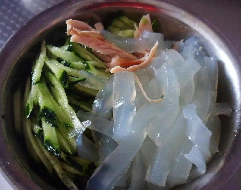 Making summer thirsty food with cucumber mixed with jelly - iNEWS