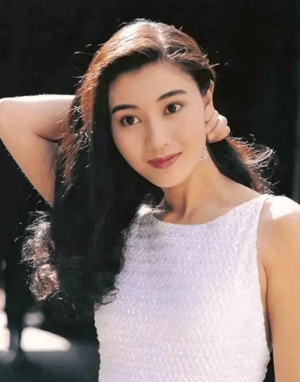 Li Jiaxin, who is known as "Stunningly Beautiful", how did she become ...