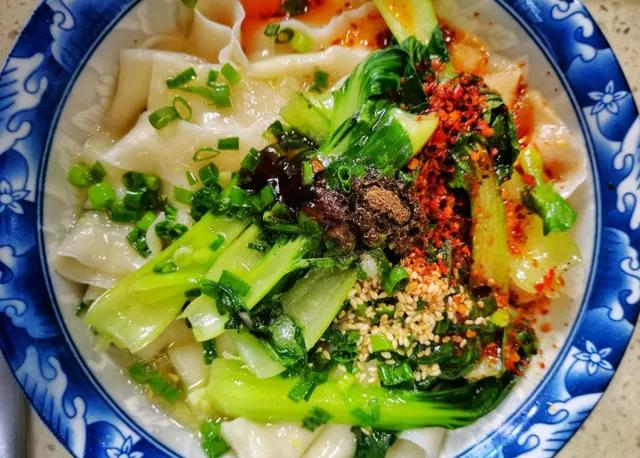 Oil Splashed Noodles in Xi'an Food - iNEWS
