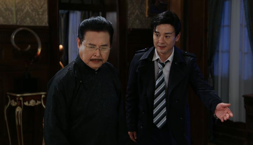 In the films directed by Lu Le, how is the critical realism presented ...