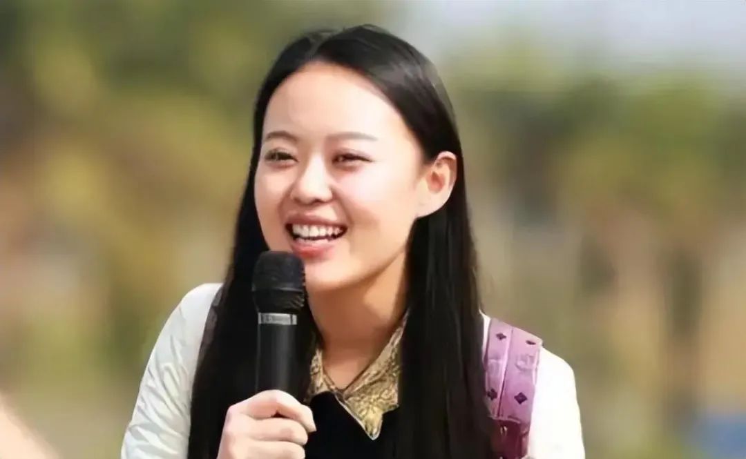 She was the beauty host of CCTV. She died shortly after giving birth. Her husband did not attend ...