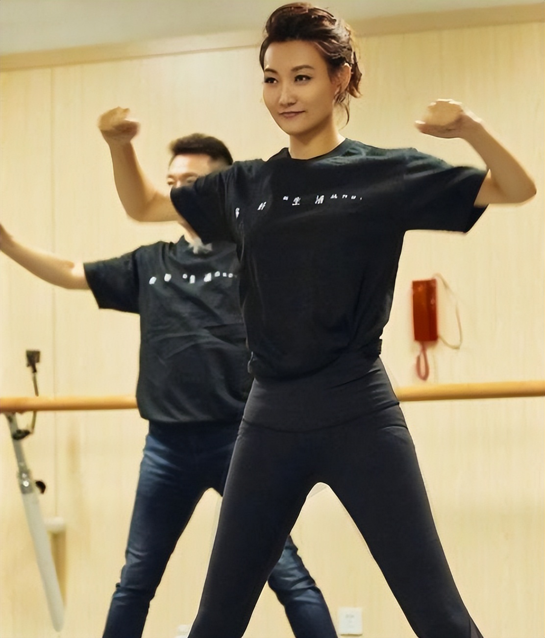 Host Li Zimeng: From a good background and good grades, she has worn a ...