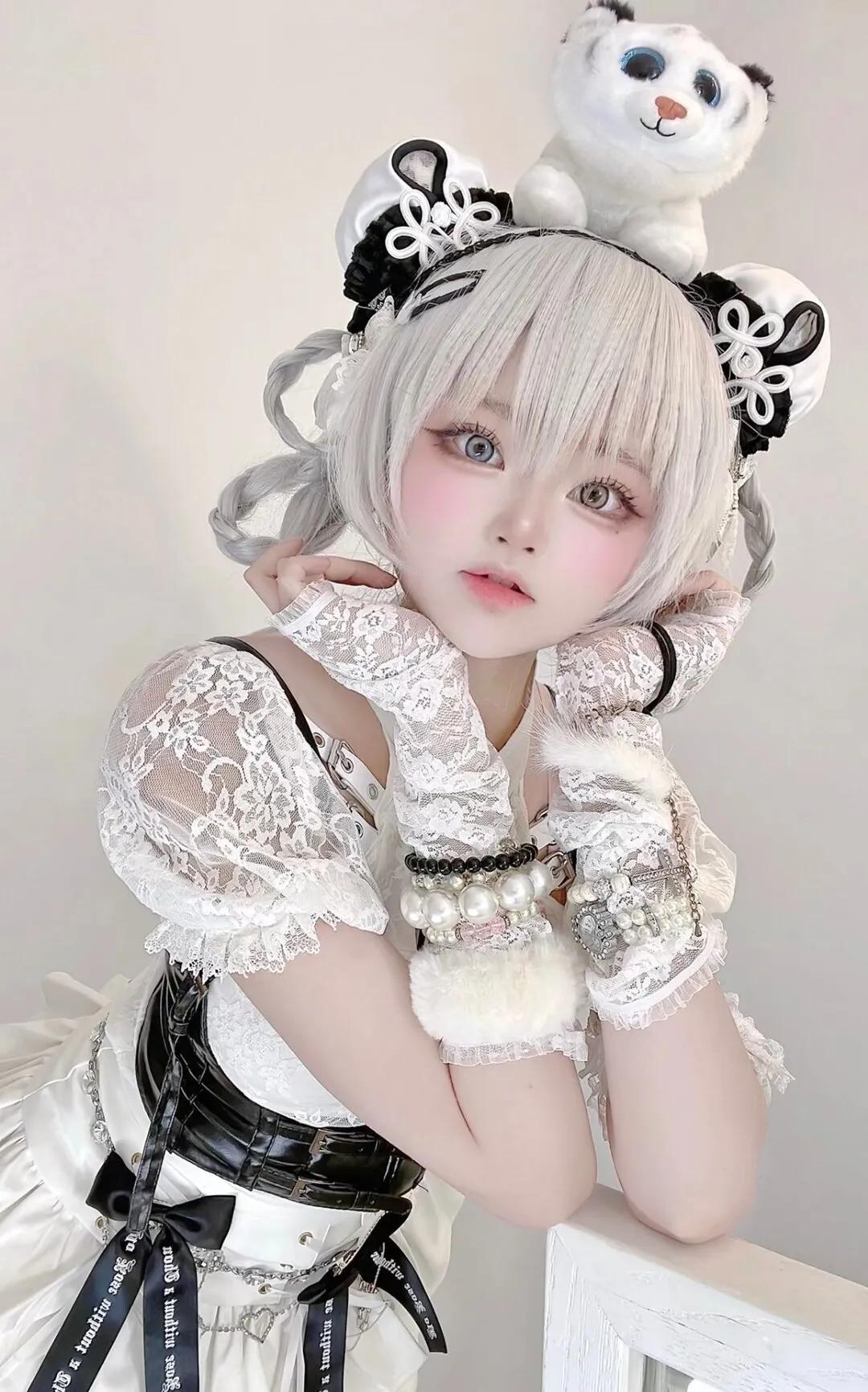 Do you like girls like cos ceiling two-dimensional beauty? - iNEWS