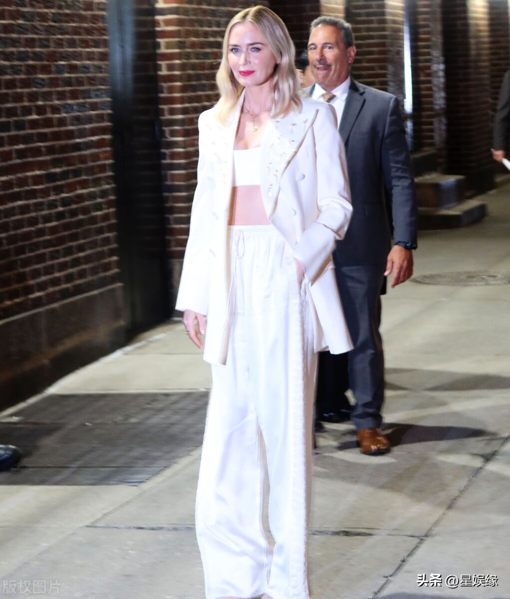 Emily Blunt out in New York, wearing a beautiful white suit - iNEWS