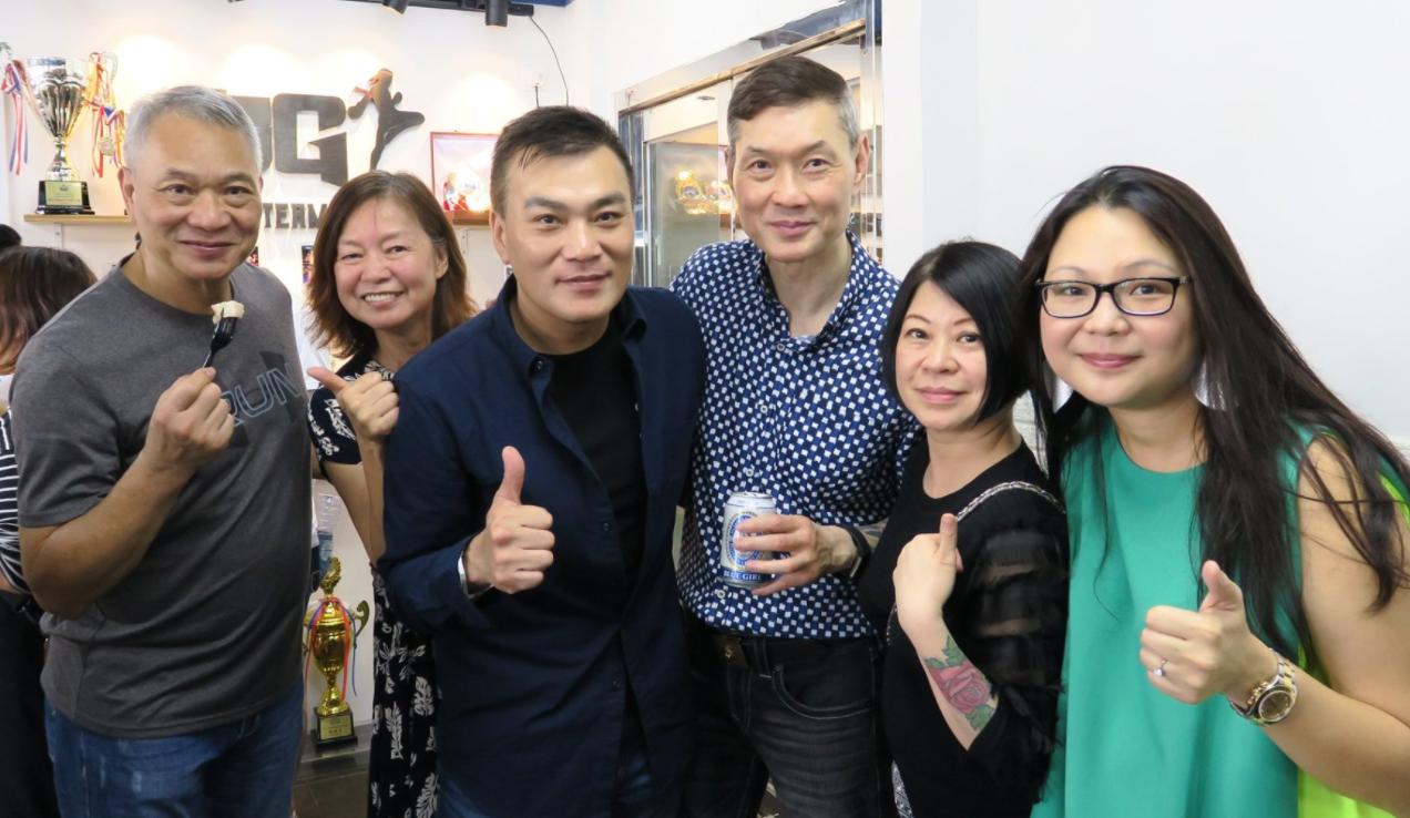 63-year-old Billy Zhou settled in Canada!A recent photo of gray hair ...