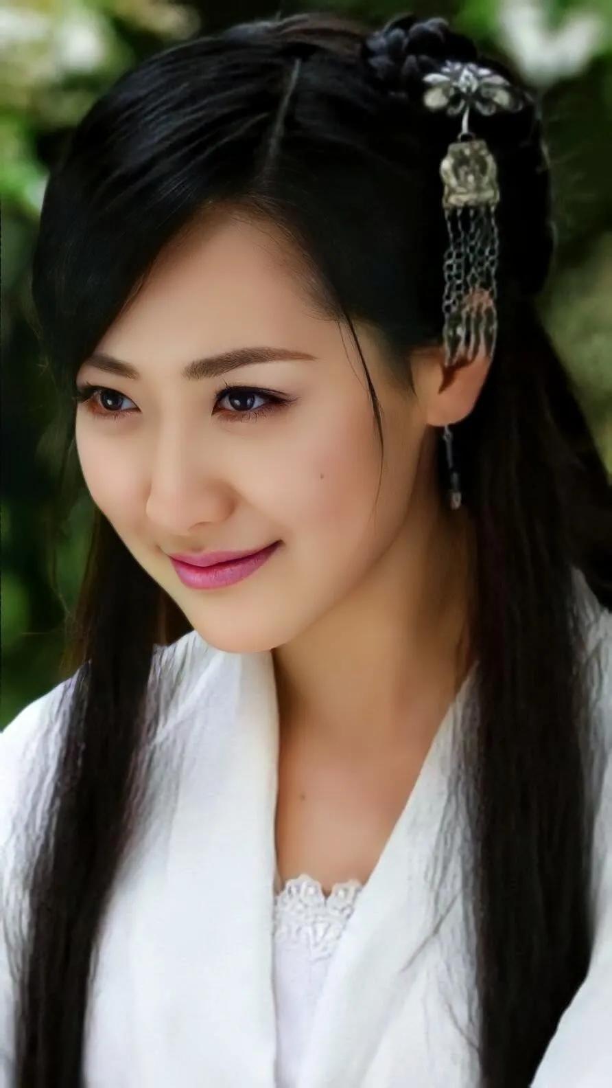 Bai Bing is so beautiful, more recognizable characters would be more ...