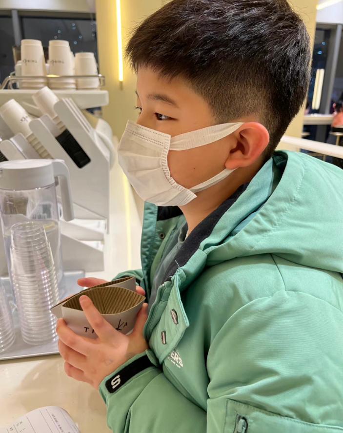 Hu Ke posted a recent photo of his eldest son, 10-year-old Anji has ...