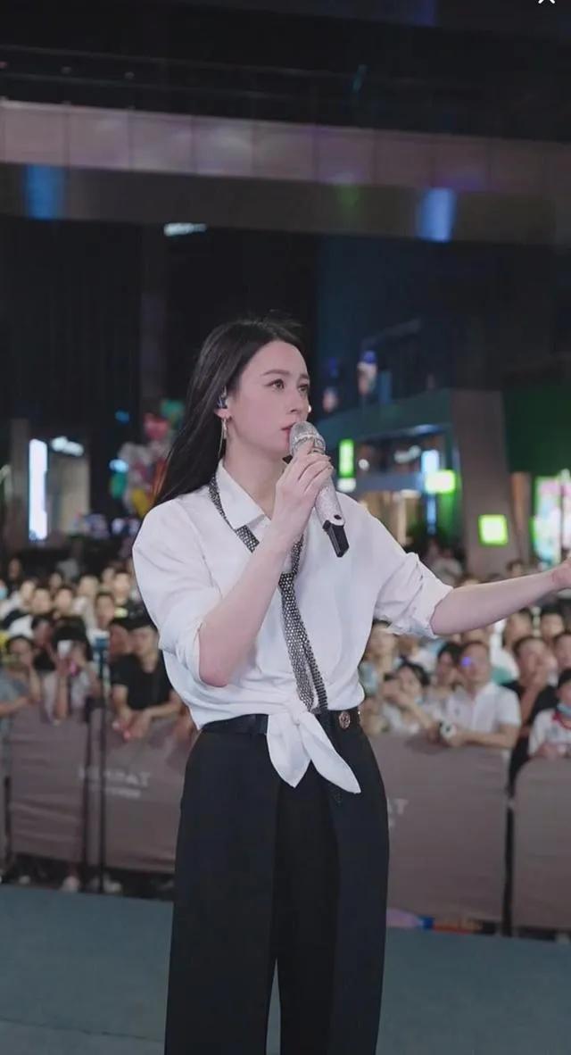 "Tik Tok First Sister" Tang Yi: She went to a variety show but was ...