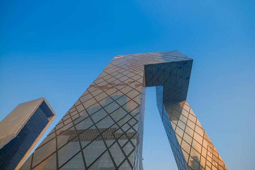 A strange building in Beijing, because of its peculiar shape, attracts ...