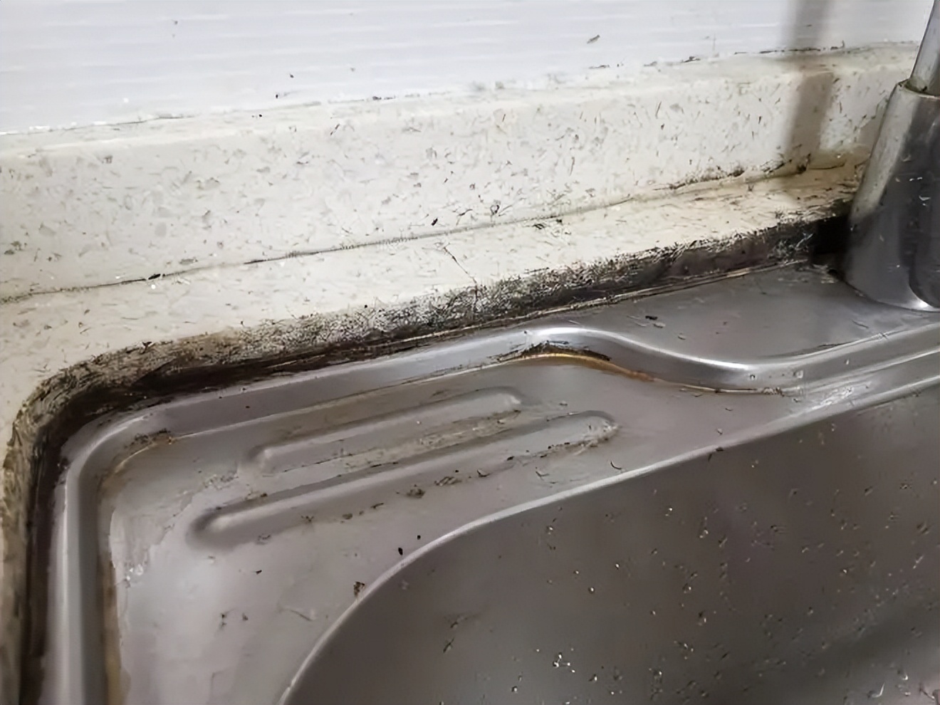 "Moldy and black" around the sink?Don't rub it with steel wool!Teach ...