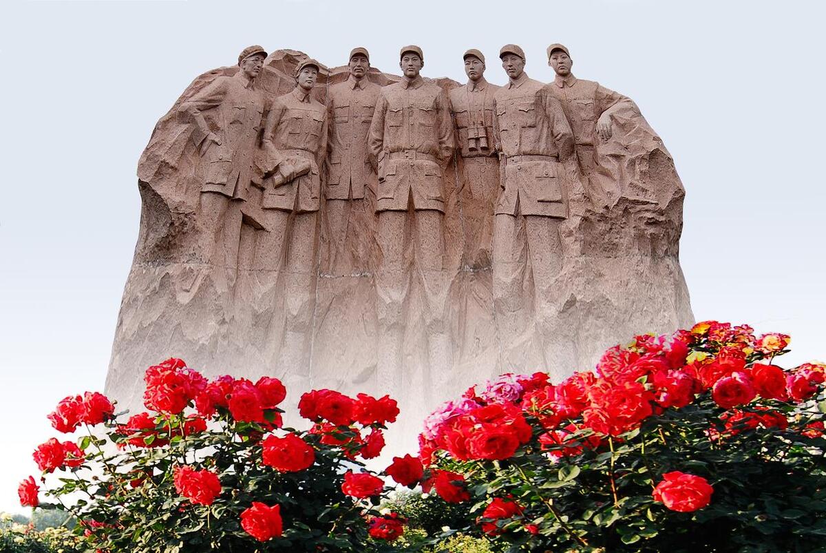 Liu Bocheng and Xu Xiangqian compare to see who is the stronger warrior ...