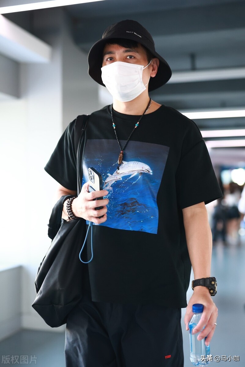 Bao Jianfeng appeared at the airport, he really liked the Emperor Wen ...