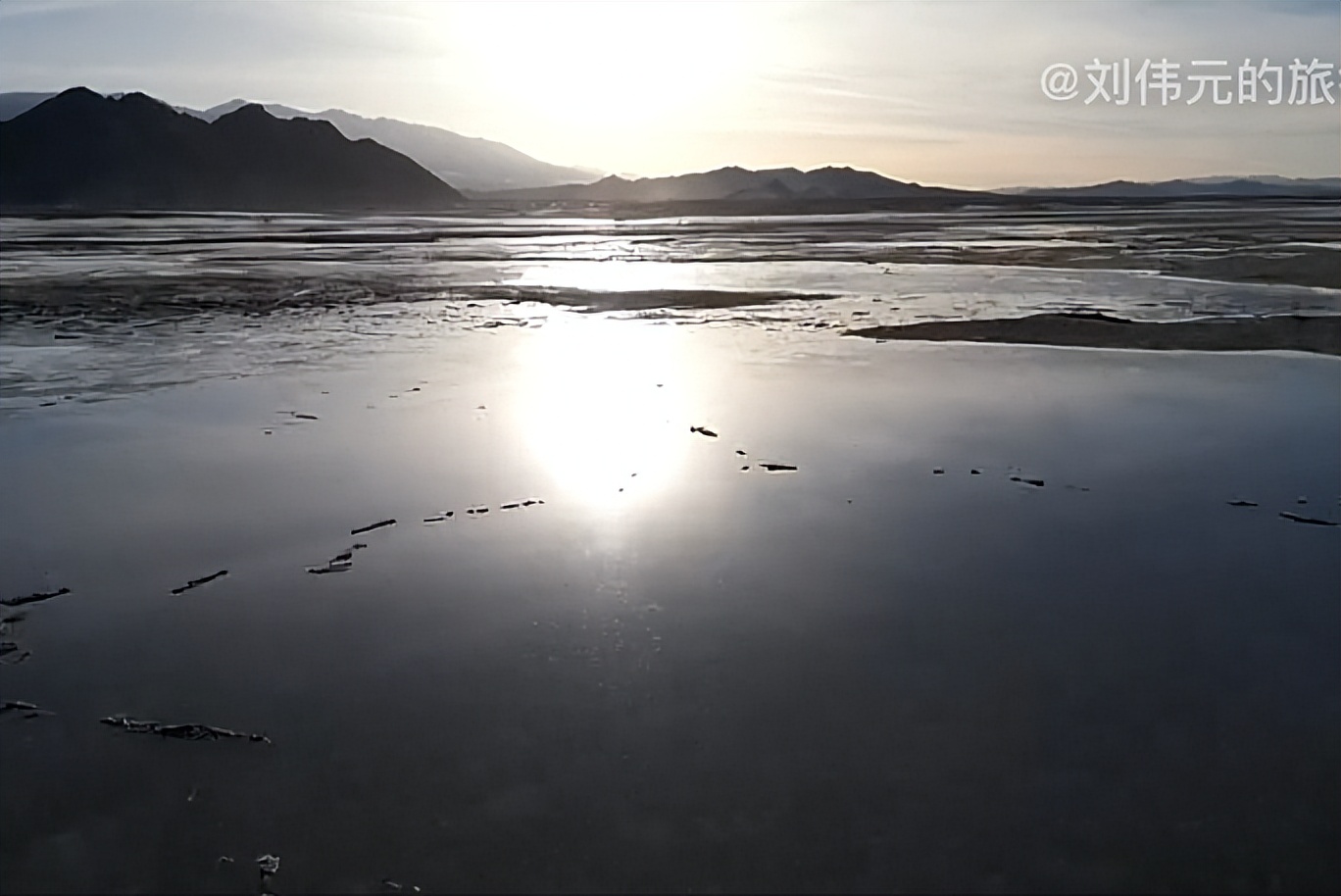 Liu Weiyuan rides in Xinjiang, the scenery of Balikun Lake is super ...