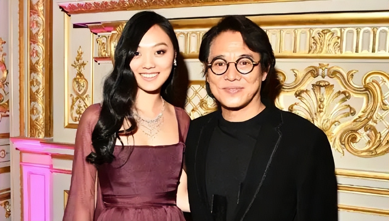 Jet Li and his family vacation in Europe!The complexion is ruddy and ...