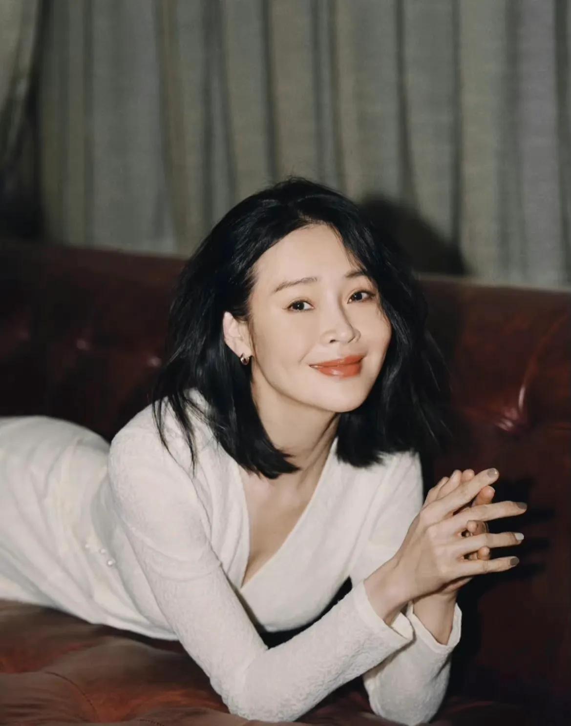 39-year-old Yu Mingjia really has excellent clothing quality. Wearing a ...