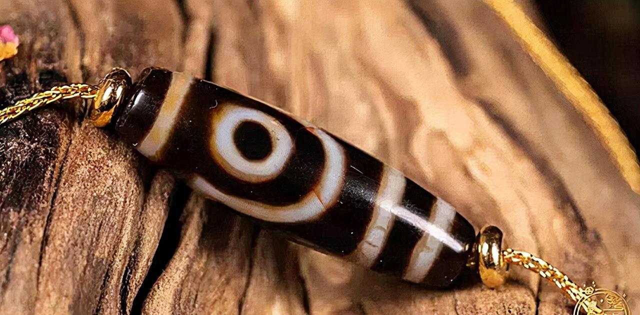 There are only 2 Nine-Eyed Dzi Beads left in the world. Jet Li bought ...