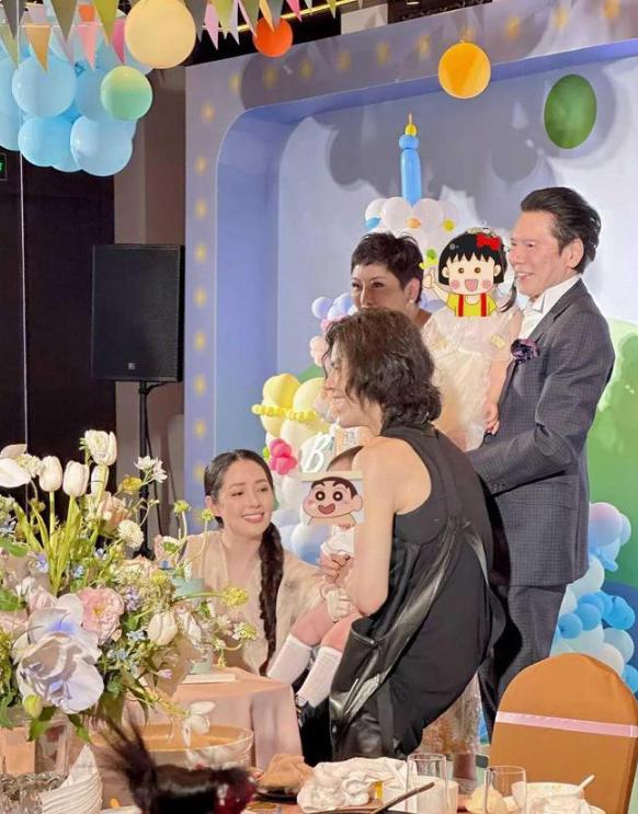 Xiang Zuo Guo Biting held a birthday party for her youngest son and ...