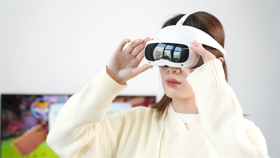 Thinner, lighter, wearable and flip-up Skyworth Pancake 1C VR all-in-one review is here - iMedia