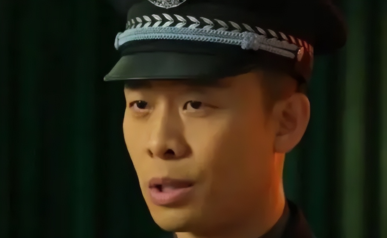 Also playing the No. 1 anti-corruption man, comparing Zhang Yi and Lu ...