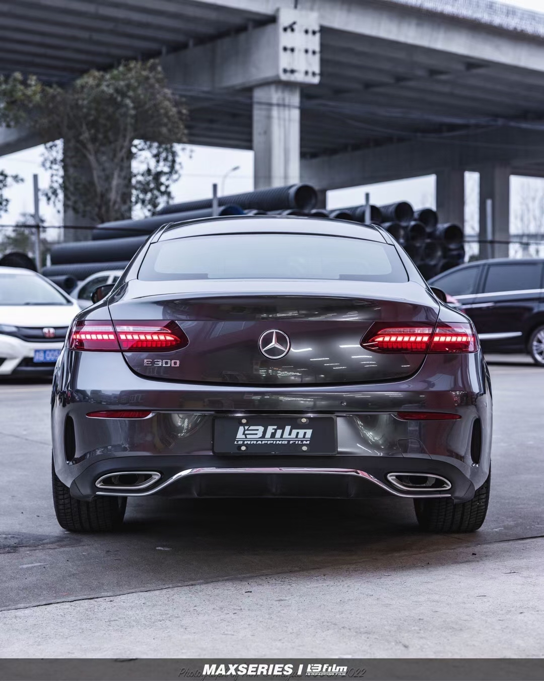 Mercedes-Benz E300-LB color change film liquid metal ebony gray, metallic dark gray - iNEWS