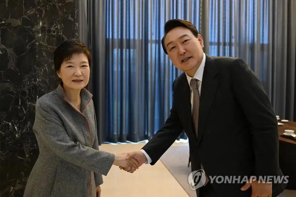 Park Geun-hye's autobiography titled "Despair Trained Me" - iNEWS