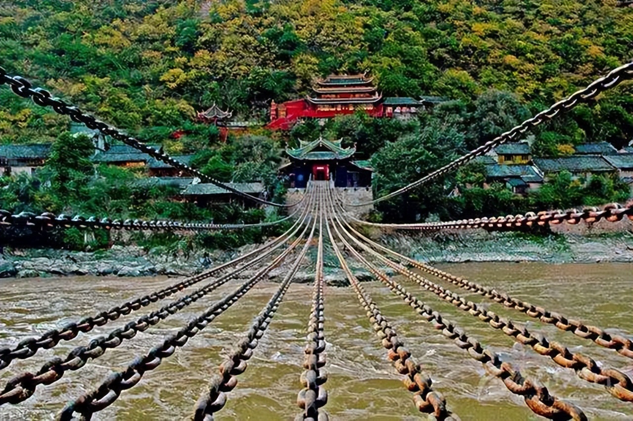 When the Red Army flew to seize the Luding Bridge, why didn't the enemy ...