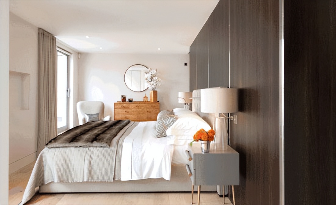 The 10 square meter bedroom is decorated in this way to make it look ...