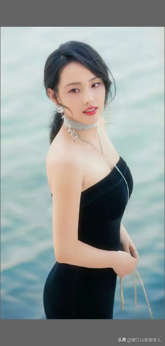 The most beautiful woman in Chengdu? - iNEWS
