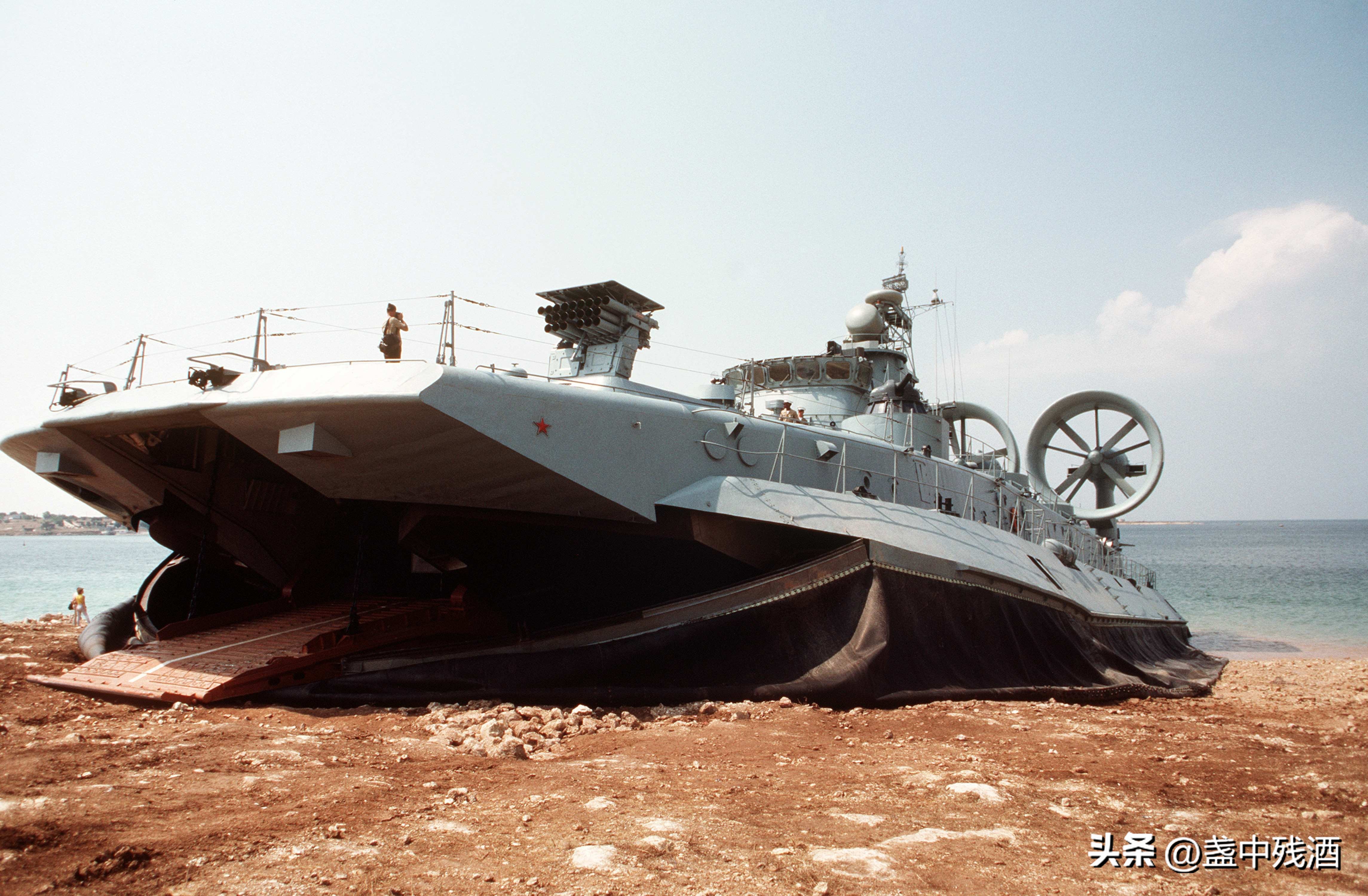 Flying PLA warships? 5 engines, capable of carrying 99A tanks, can ...